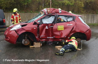 Wie gefährdet sind Feuerwehrleute nach Unfällen von Elektro-Pkw?