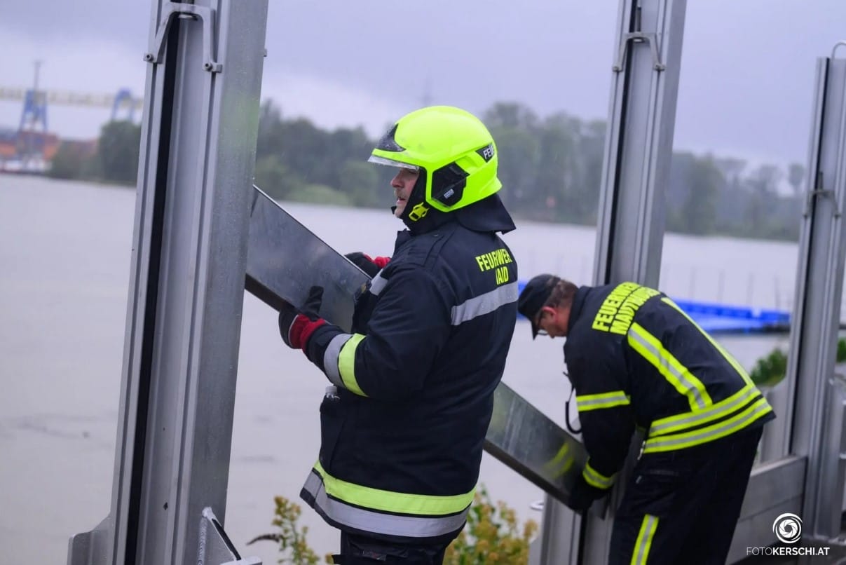 Hochwasserlage an Elbe, Oder und Donau spitzt sich zu