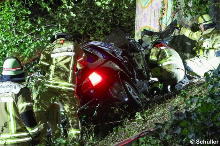 Zwei Verletzte bei Unfall auf A46 – Verdacht auf Drogenkonsum