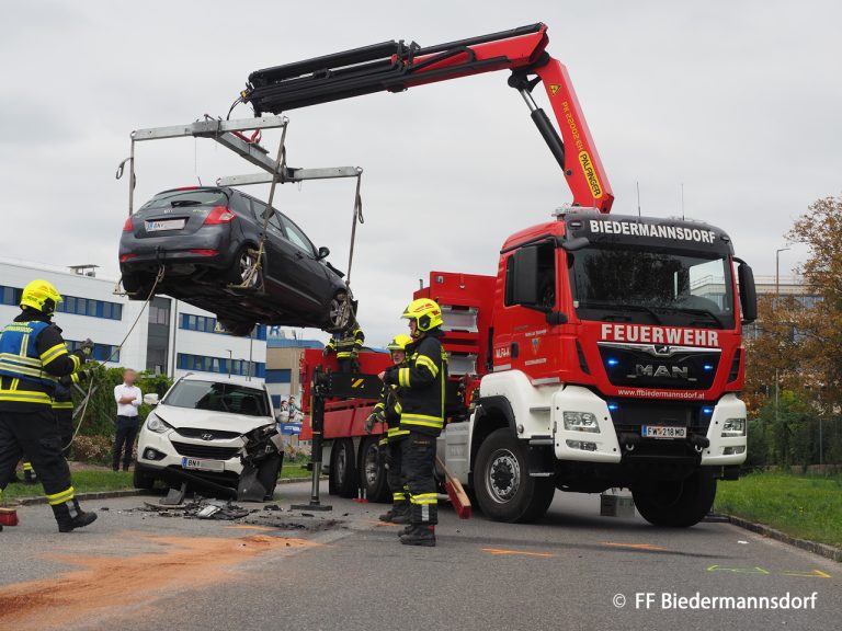 Zug kollidiert mit KTW